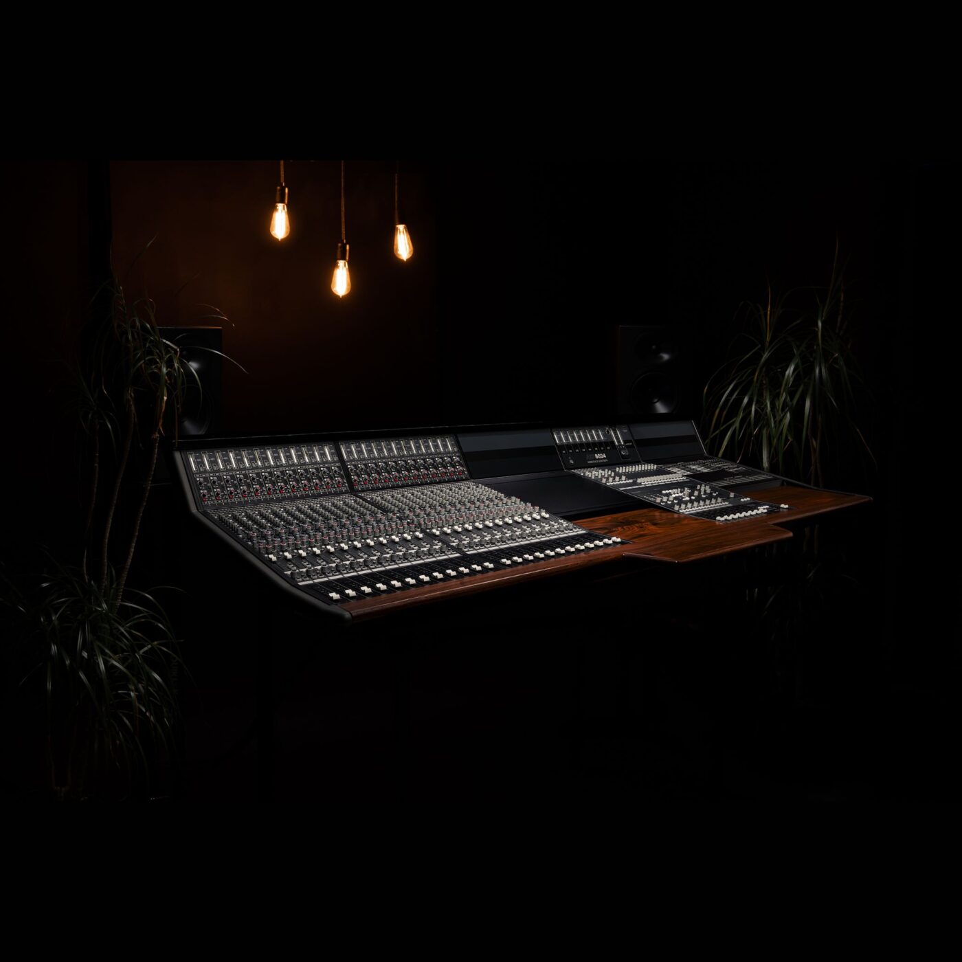 Audient ASP8024-HE - 24 Channel Analogue Console - AWAVE