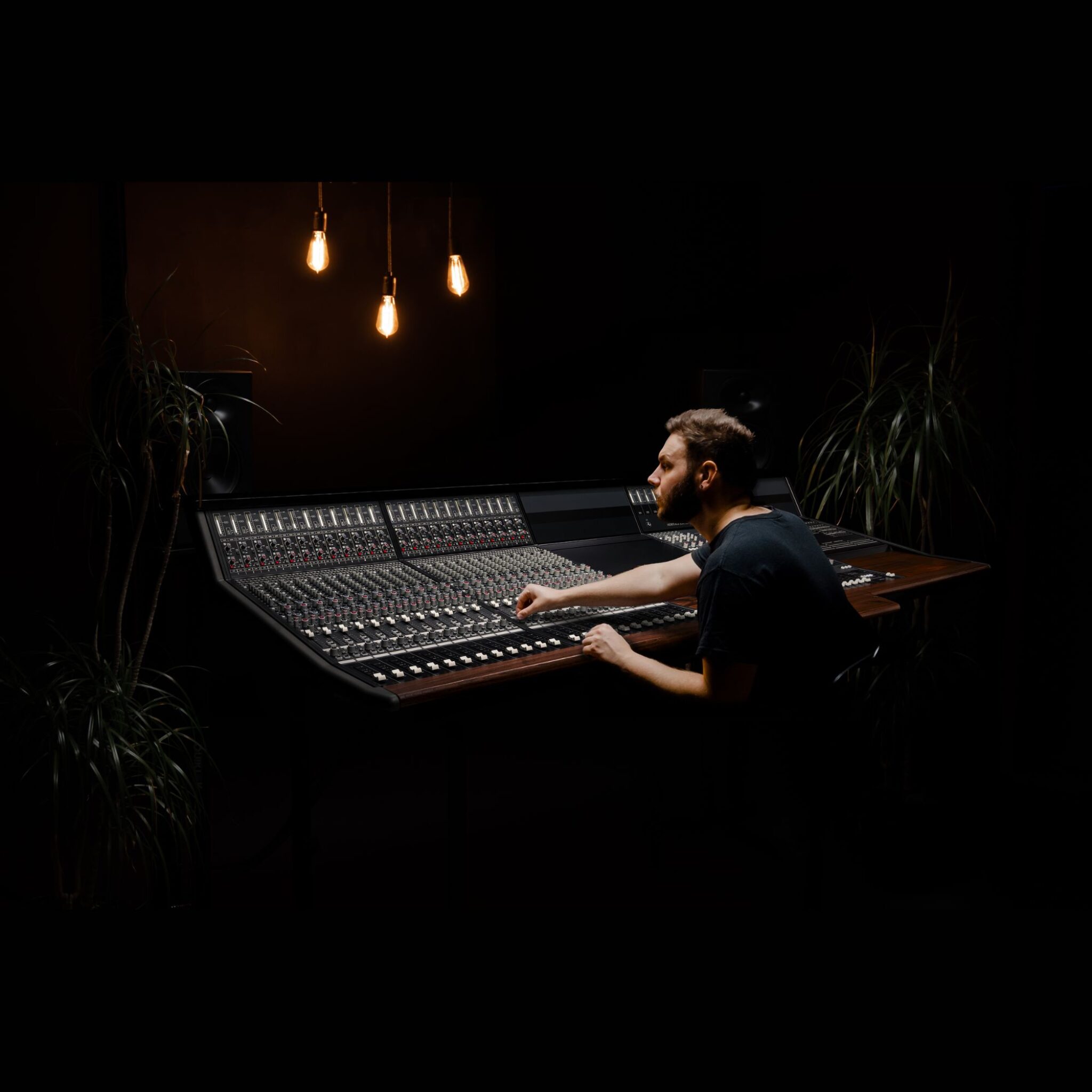 Audient ASP8048-HE-48 48 Channel Analogue Console - AWAVE